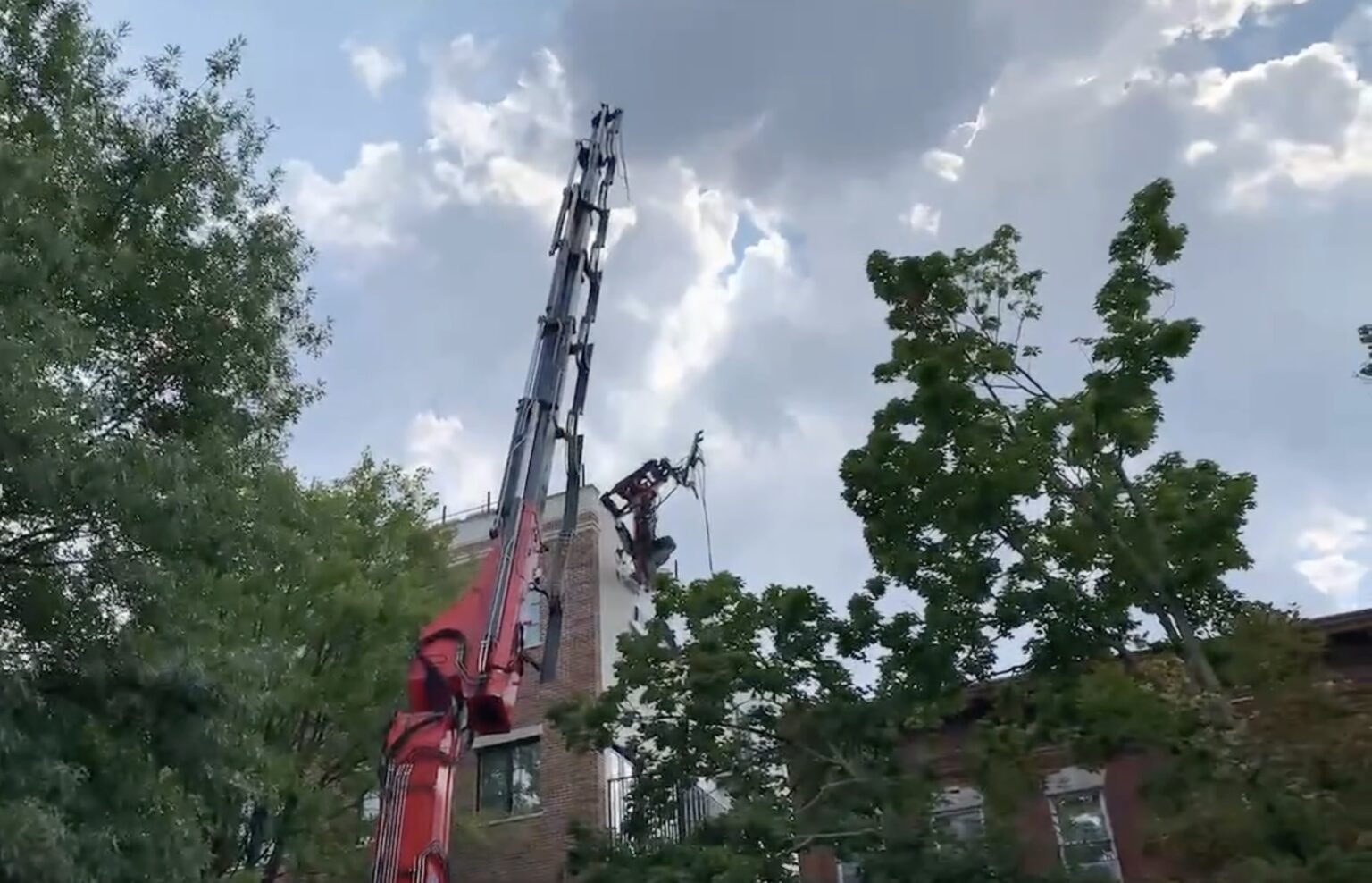 Crane falls at construction site - The Brooklyn Home Reporter