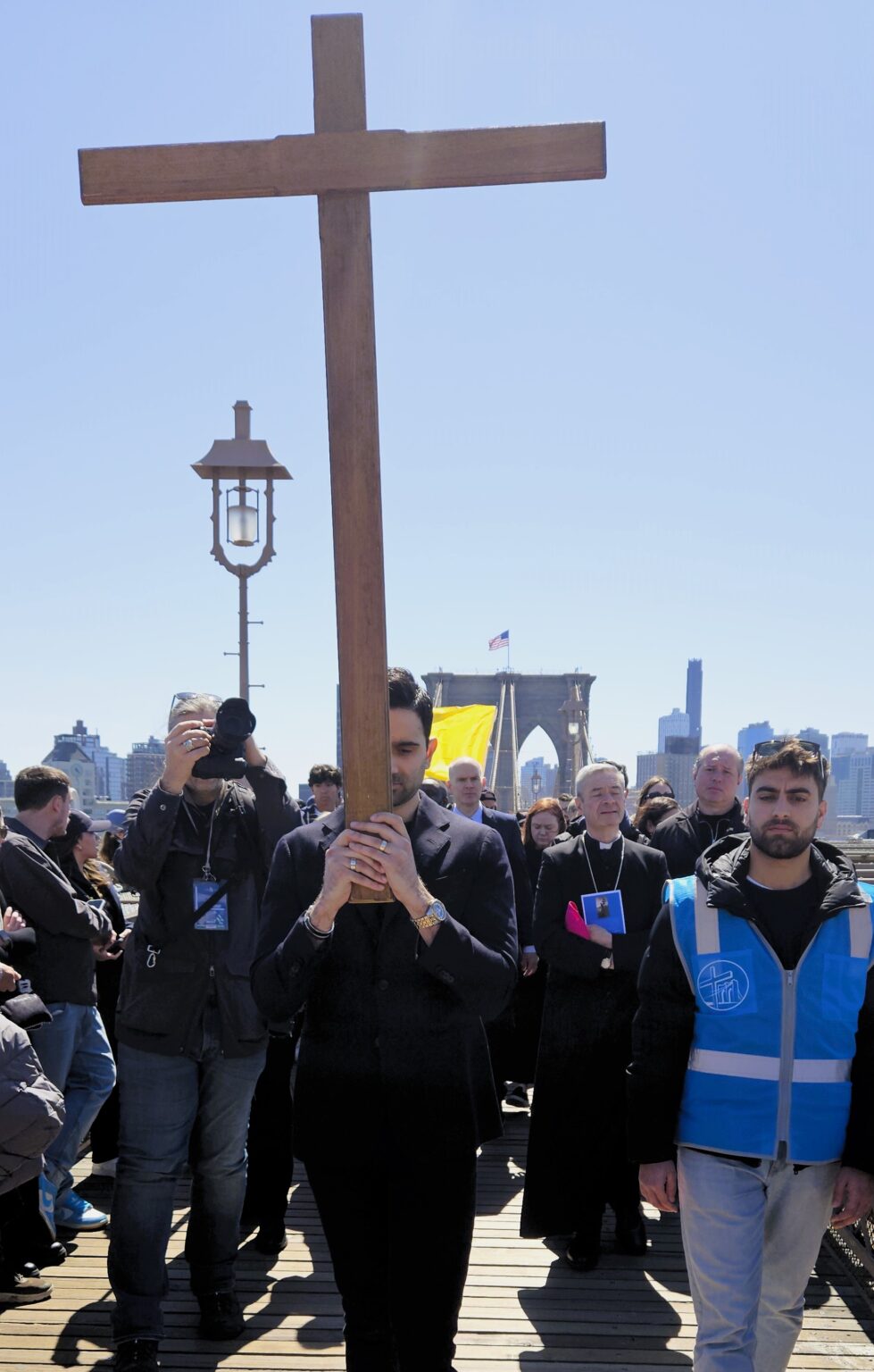 Way of the Cross procession over Brooklyn Bridge - The Brooklyn Home ...