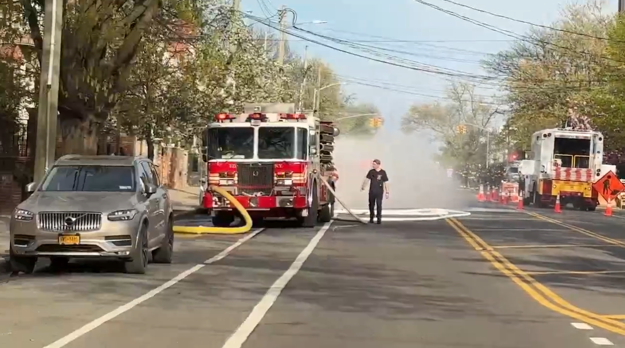 Gas main rupture in Ridge Boulevard shuts down streets, injures one ...