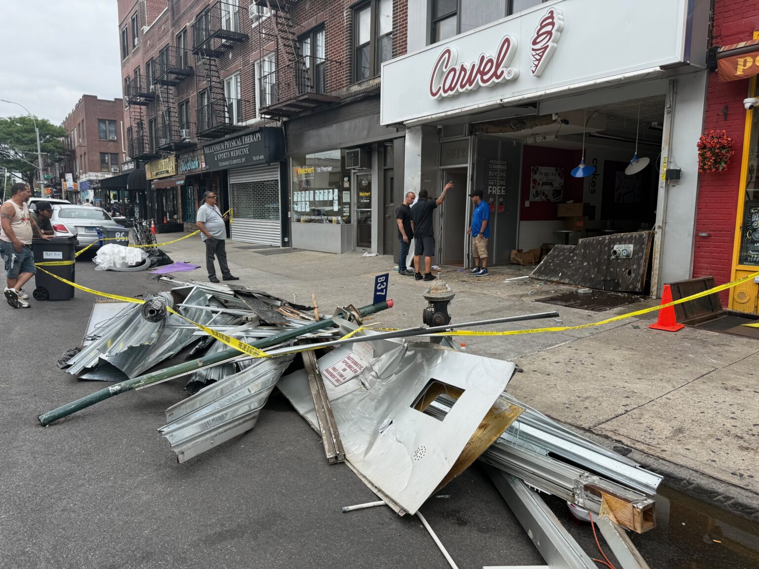 Van crashes into Bay Ridge Carvel, two injured - The Brooklyn Home Reporter